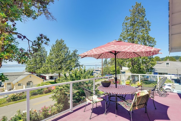 Walk To Water: Camano Home W/ Ocean-view Deck - Fort Casey State Park, Coupeville