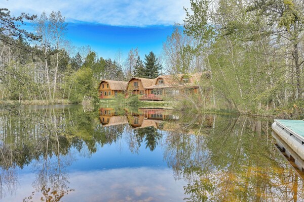 Indoor Pool & Hot Tub! Spacious Sterling Cabin - Prescott, MI