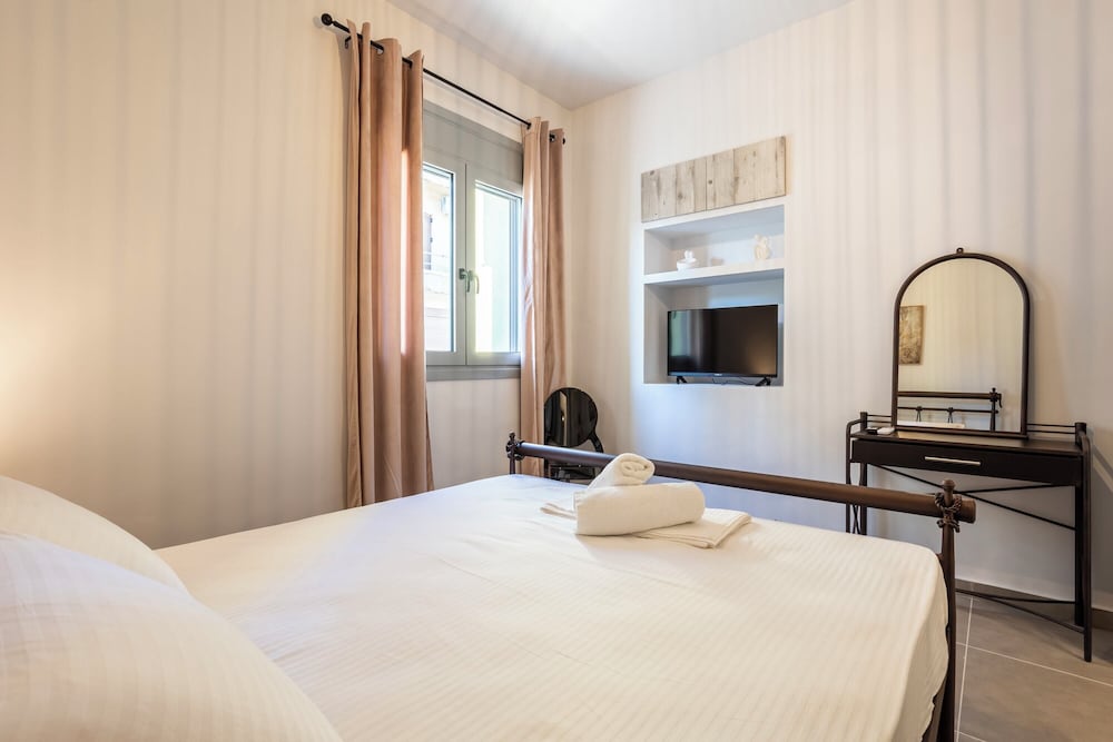 Filiatra Charming Urban Escape Your Cozy Retreat - Filiatra | Vrbo