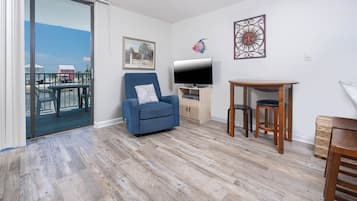 Apartamento em Condomínio Fechado, 1 quarto | Sala de estar