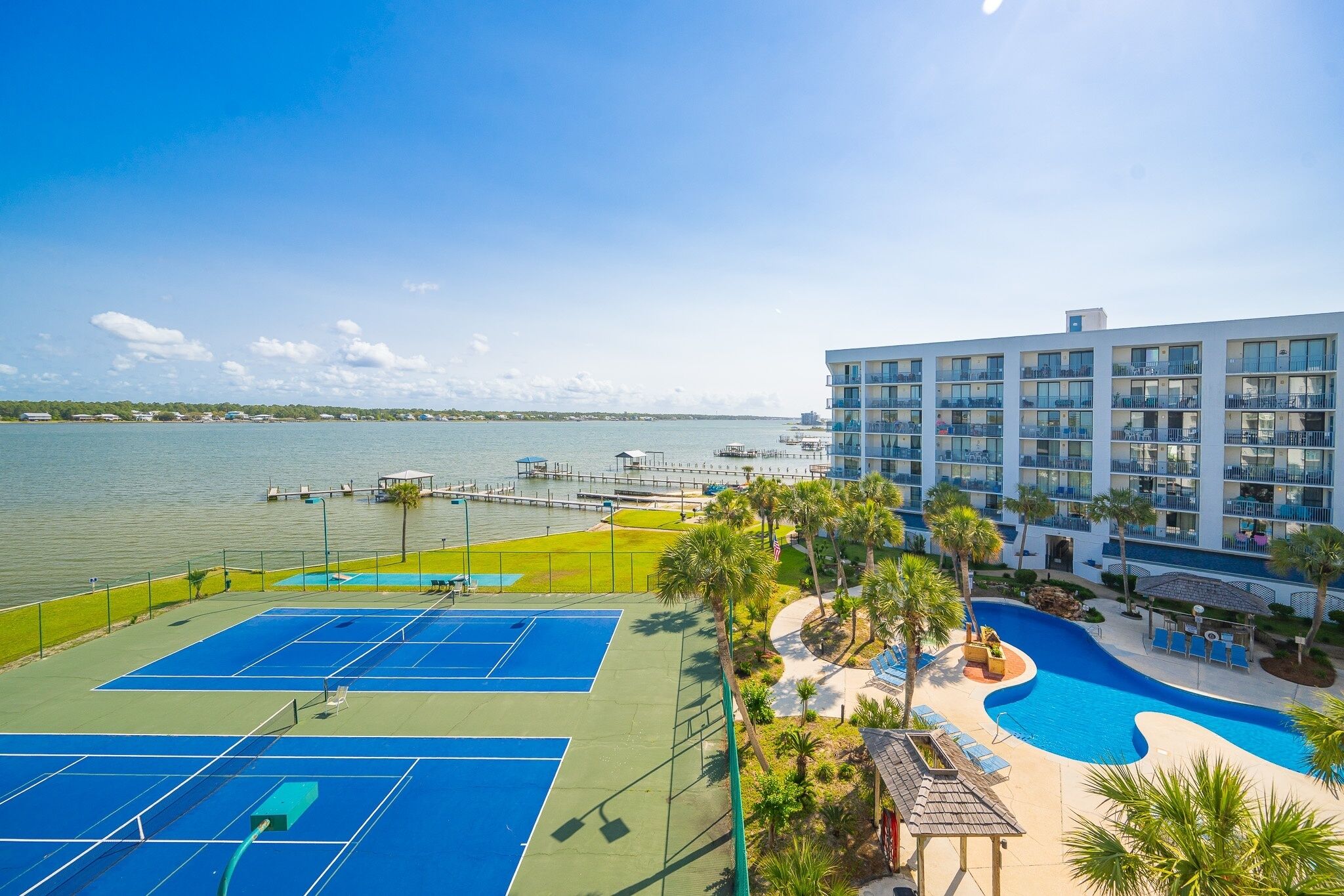 Condo, 2 quartos | Campo esportivo