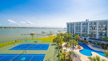 Condo, 2 quartos | Campo esportivo