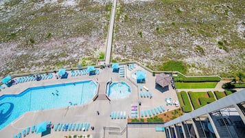 Apartamento em Condomínio Fechado, 2 quartos | Piscina | Piscina interior, piscina exterior