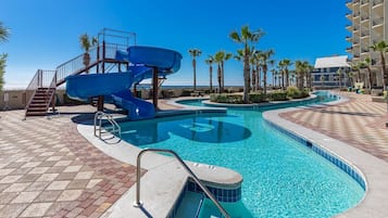 Apartamento em Condomínio Fechado, 3 quartos | Piscina | Piscina interior, piscina exterior