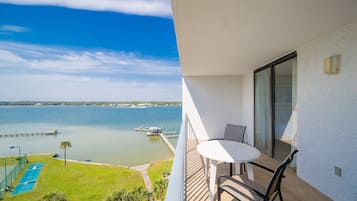 Apartamento em Condomínio Fechado, 2 quartos | Refeições ao ar livre