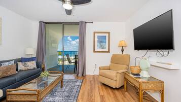 Condo, 1 quarto | Área de estar | DVD player