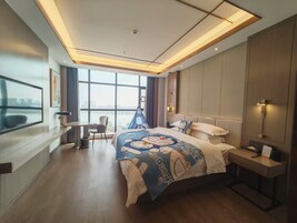 Suíte família | Roupas de cama premium, frigobar, cofres nos quartos, escrivaninha