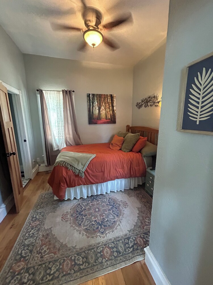 Charming 2-bedroom House With Ac And Wifi Central Location In Rapid City. - Rapid City, SD