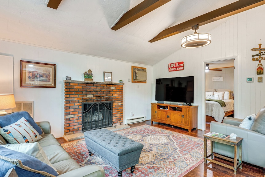 Deck & Fire Pit: Pet-friendly Pocono Lake Abode! - Pennsylvania