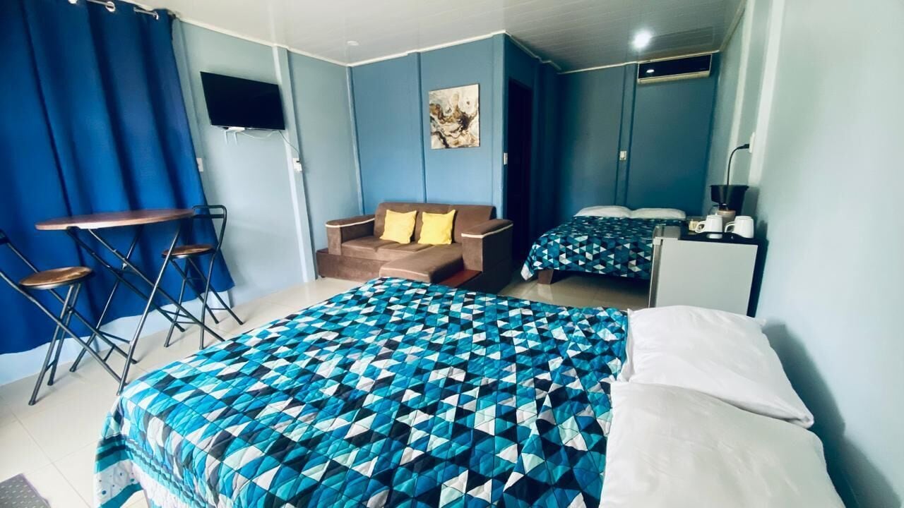 Quarto Quádruplo Básico, 2 camas de casal, não fumadores | Wi-fi grátis, roupa de cama fornecida 