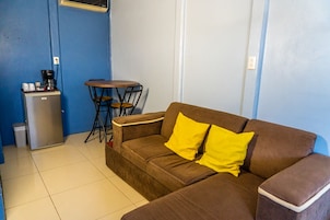 Quarto quádruplo básico, 2 camas de casal, para não fumantes, vista para a montanha | Wi-Fi de cortesia, roupa de cama