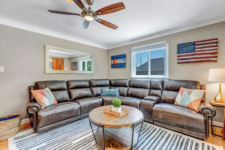 Cu Graduation|arvada Walkable Home! Sleeps 8, Great Backyard - Denver, CO