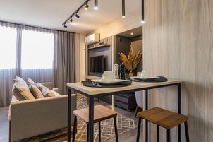 Apartamento | Sala de estar | Televisor de 43 polegadas com canais digitais, Netflix 