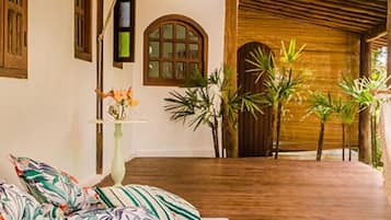 Quarto Quádruplo Deluxe, vista para o jardim | 1 quarto, Wi-fi grátis