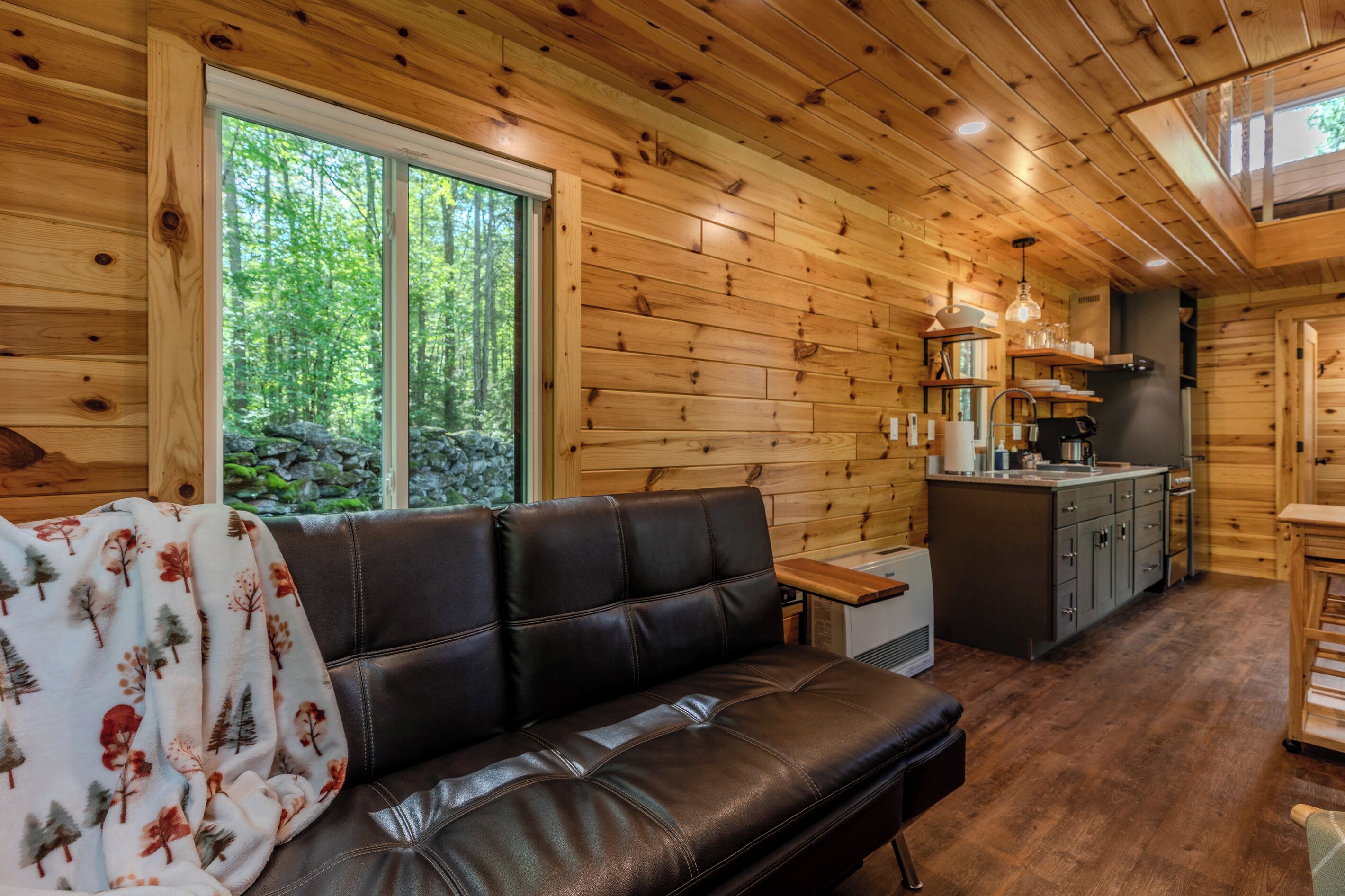 Luxury Adventure Cabin Kayaks, Trails, Lakes Hot Tub - Woodstock, VT