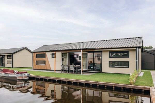 Fenced Garden Family Chalet - Giethoorn