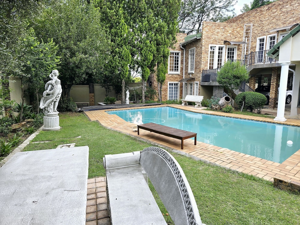 Waterfall City Guest Lodge - Midrand