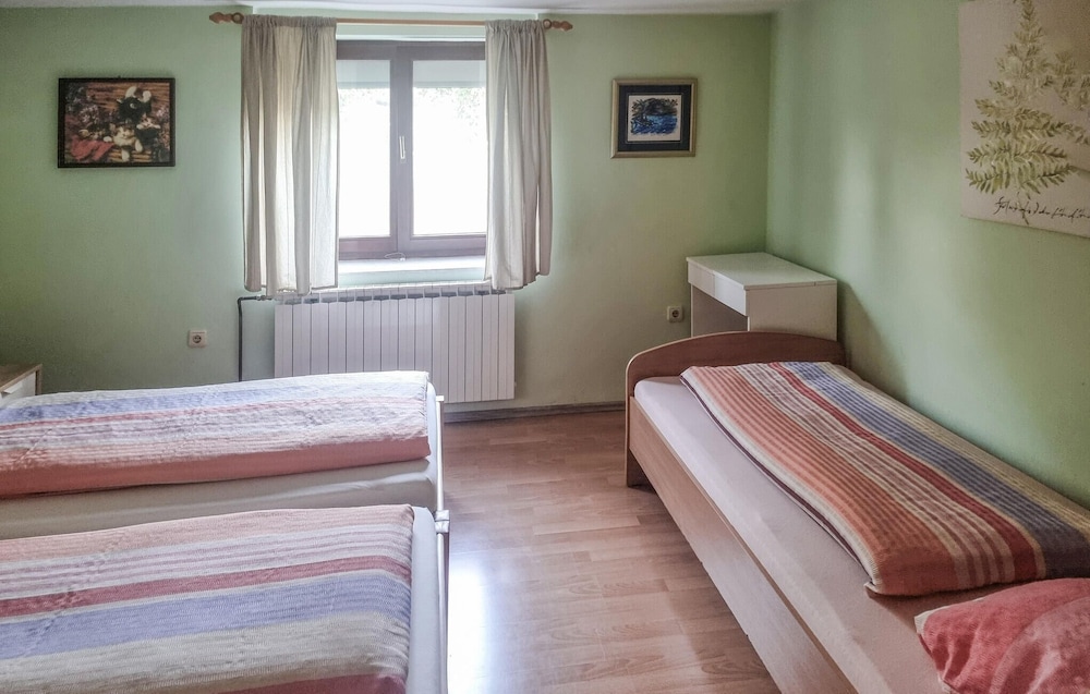 Amazing Home In Velika Mlaka With Wifi - Zagreb
