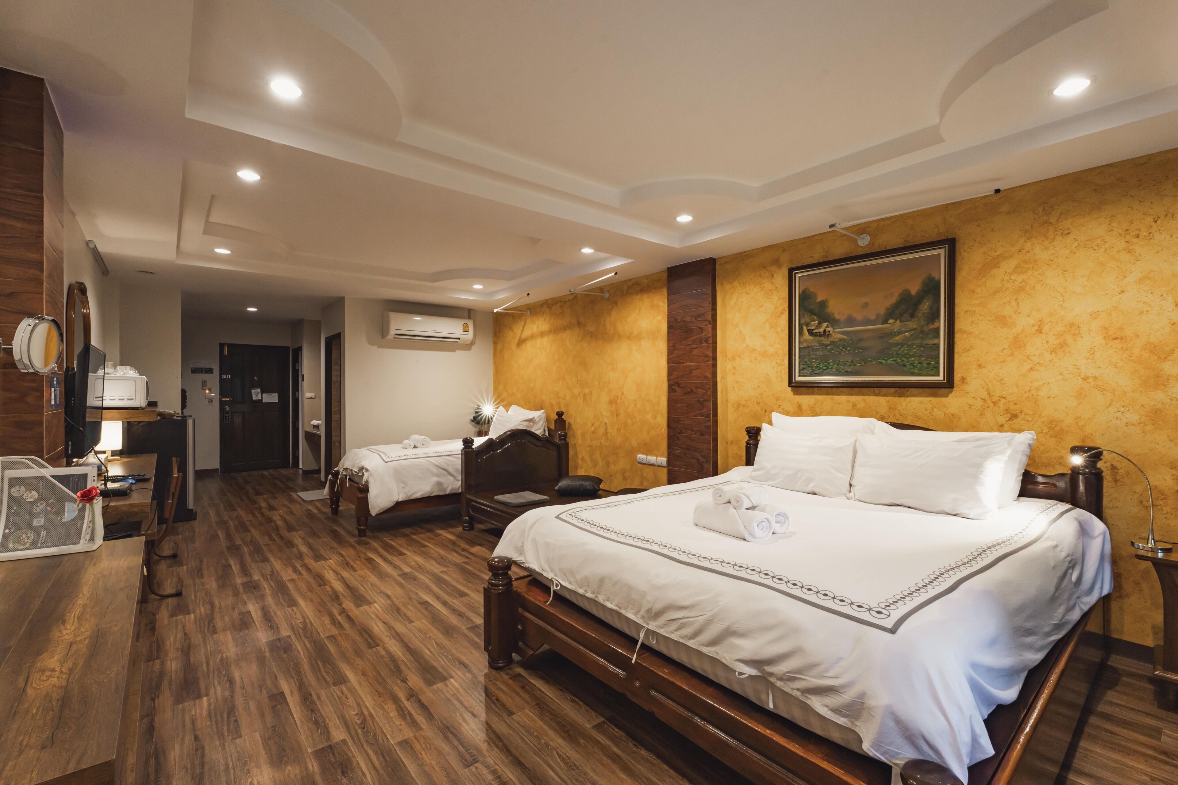 Cofres nos quartos, cortinas blackout, Wi-Fi de cortesia