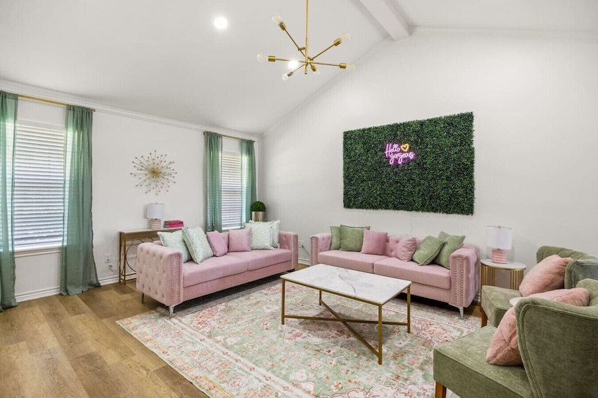 Location! Dinning / Shopping1 Glamorous Pink Rose Of Tyler! - タイラー, TX