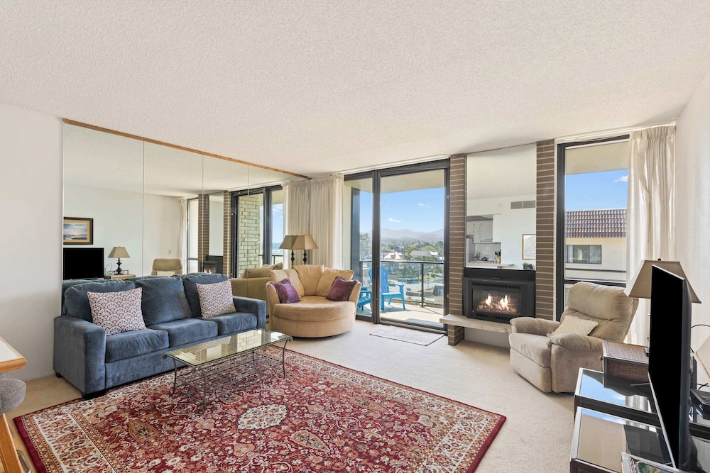 Sand & Sea (410) Seaside Escape: OceanFront w Pool & Sauna - Seaside ...