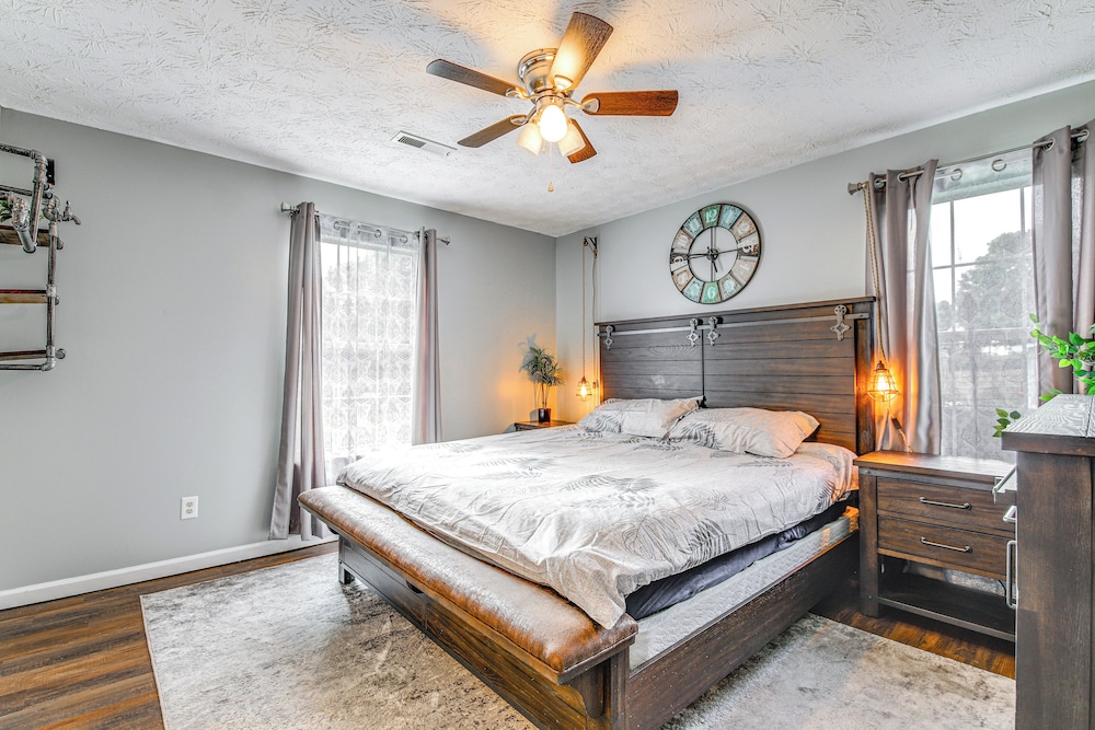 Knoxville Home W/ Sunroom ~ 9 Mi To Downtown! - Knoxville, TN