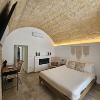 Suite-Estúdio de Luxo | Cofre no quarto, secretária 