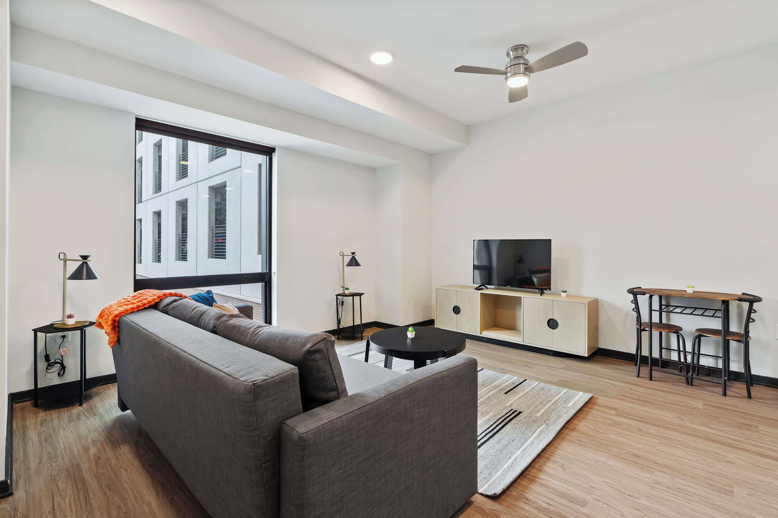 Cozysuites Mass With Lounge And Roof Deck #17 - Indianapolis, IN