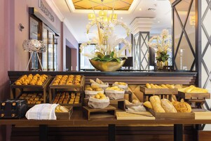 Café da manhã com buffet todos os dias (EUR 19 por pessoa) 