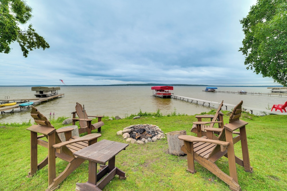 Waterfront Burt Lake Cottage, 15 Mi To Ski Resorts - Indian River, MI