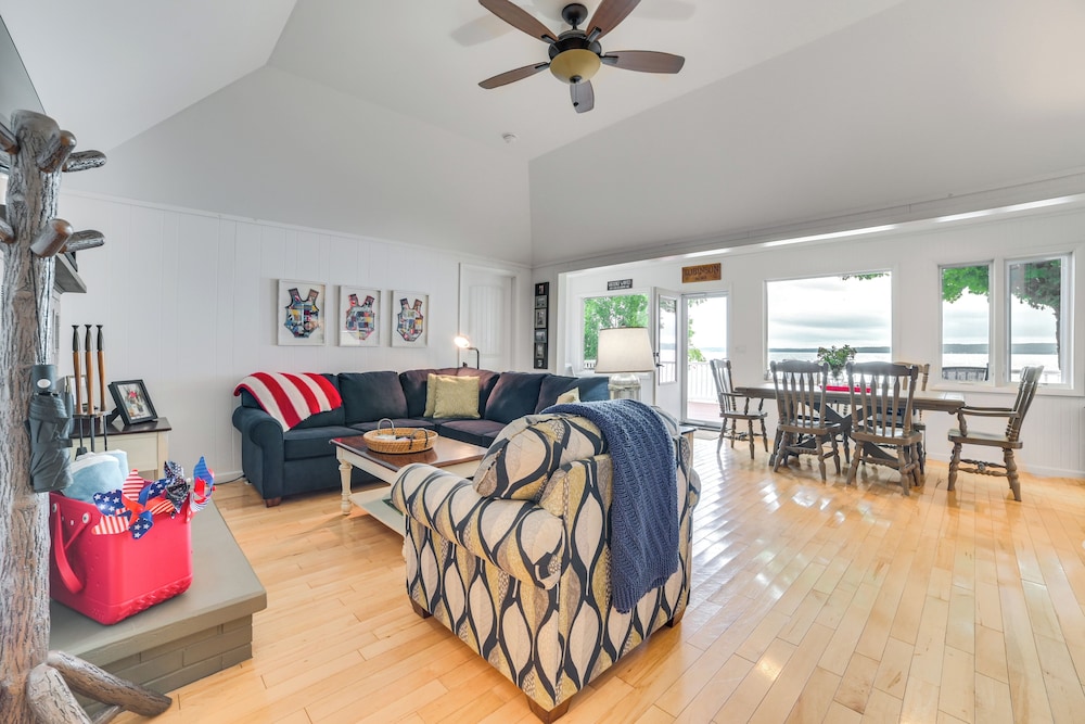 Waterfront Burt Lake Cottage, 15 Mi To Ski Resorts - Indian River, MI