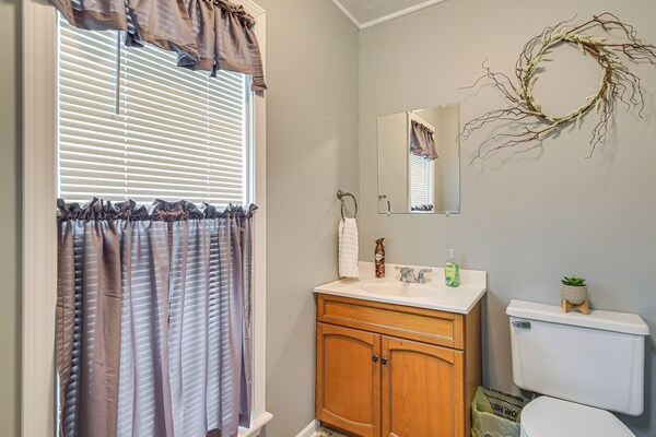 Countryside Biggsville Home W/ Yard, Dogs Welcome! - Illinois