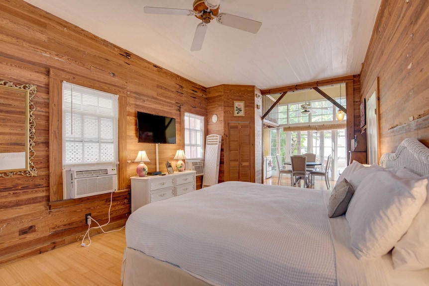 Rose Petal Petite Suite - Near Duval Street - Key West, FL