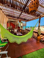Cofres nos quartos, Wi-Fi de cortesia, roupa de cama
