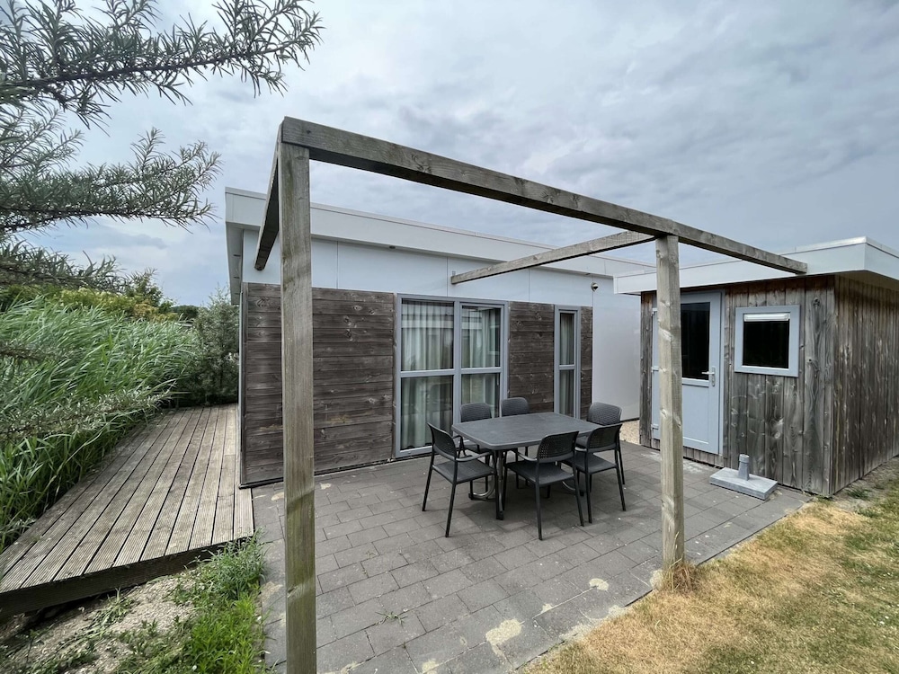 Enticing Chalet Beachside - Hellevoetsluis