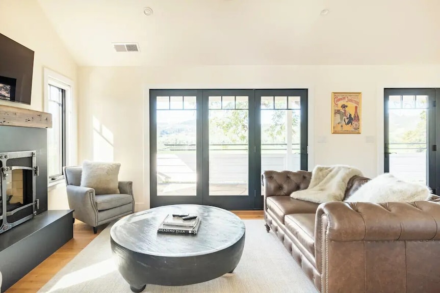 Luxury 1-br Cottage On 30-acre Vineyard Property In Enchanting Healdsburg - San Francisco Bay Area, CA