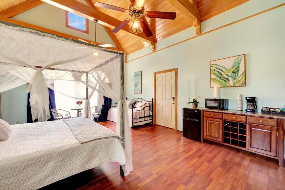 Waterfront Storybook Studio In Stuart - Stuart, FL
