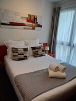 Quartos insonorizados, ferro/tábua de engomar, Wi-fi grátis 