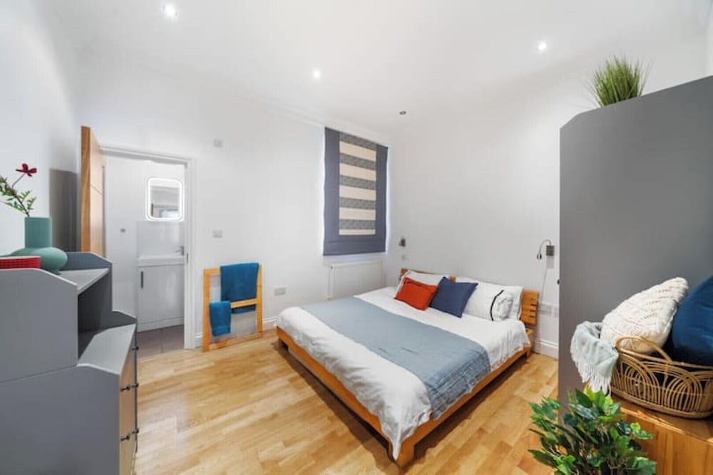 Mallard Suite With Fast City Links | Ducklingstays - Ruislip