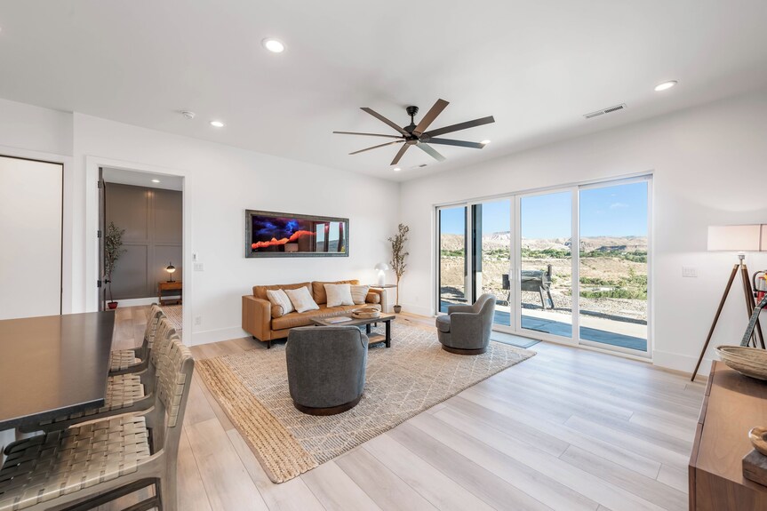 Cliffside Modern Villa - Lower Level - La Verkin, UT