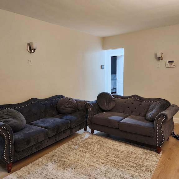 Convenient/family Friendly Home With Yard Driveway\n\n - Silver Spring