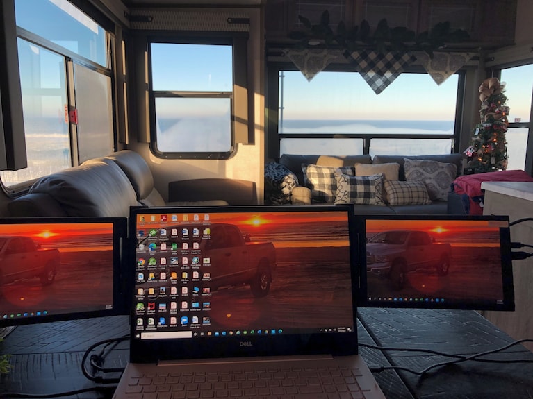 Cozy Rv With 2 Sleeping Areas & Wifi, Ac In Cheyenne Or Your Favorite Camp Site. - Wyoming