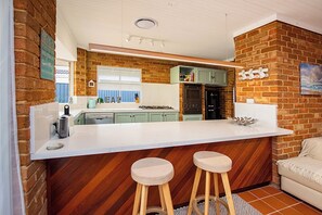 Casa conforto, 3 quartos, para não fumantes | Cozinha privada | Geladeira grande, micro-ondas, fogão, cooktop