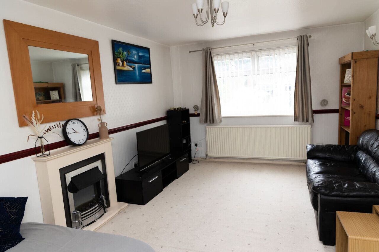 Otley Terrace - 3 Bed Home Sleeping 8 People. - Oldham
