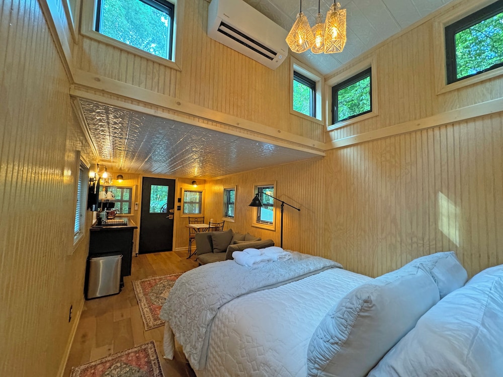 WildWood River Junction, Romantic Mountain Escape with Hot Tub! - Hot ...