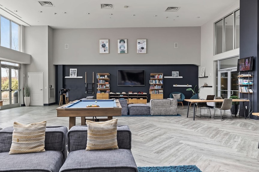 Luxury Apt In Harbor Point With Balcony - 그리니치