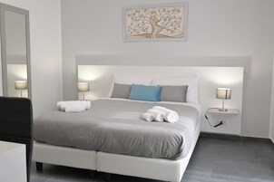 Quarto Comfort, Vista para a cidade | Camas de colchão viscoelástico, minibar grátis, secretária 