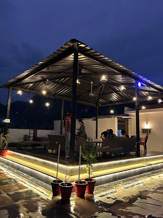 Nestled Amidst Majestic Mountains, Our Farmhouse Offers A Serene And Picturesque - Alwar