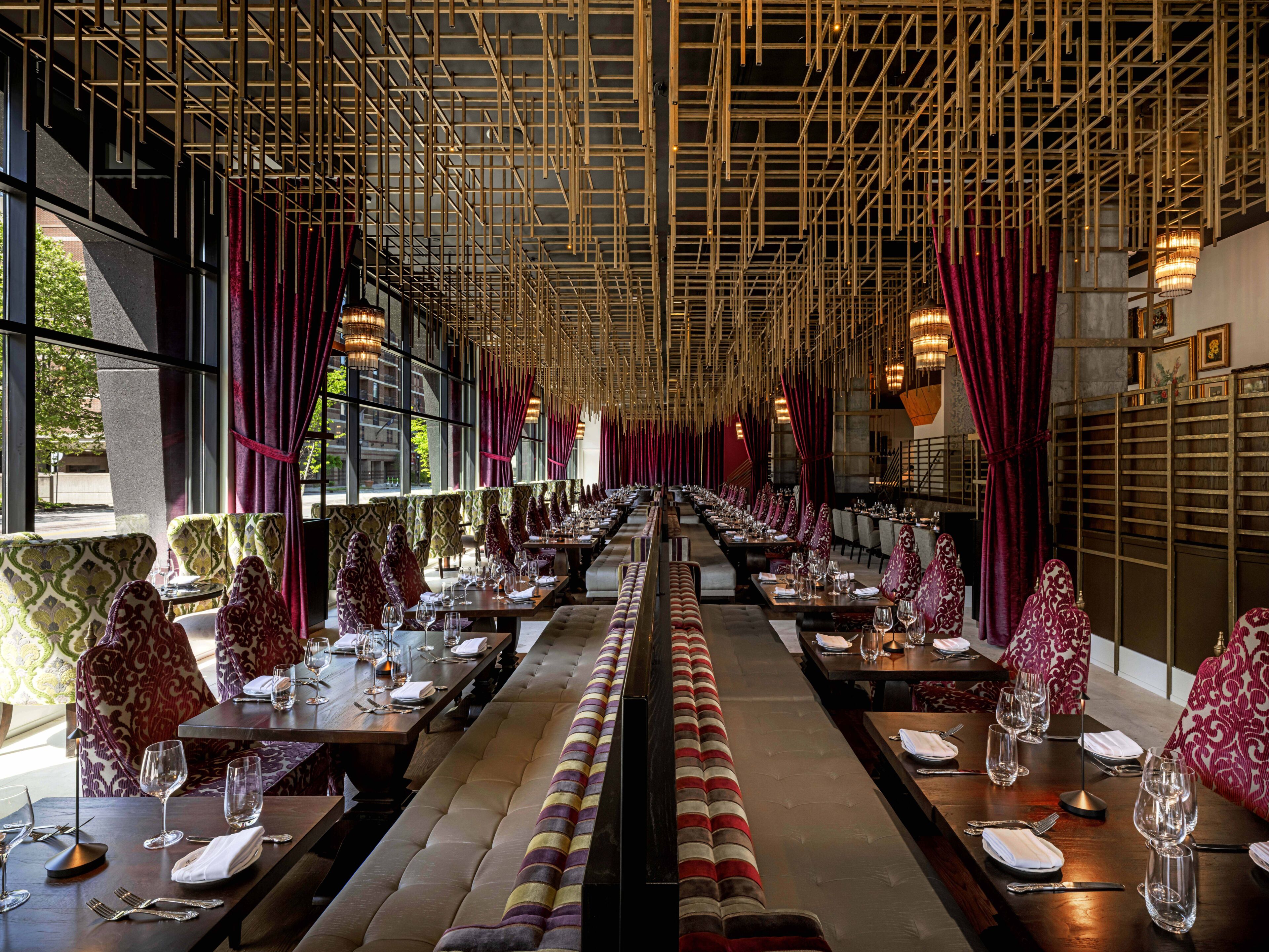 2 restaurantes, cozinha americana 