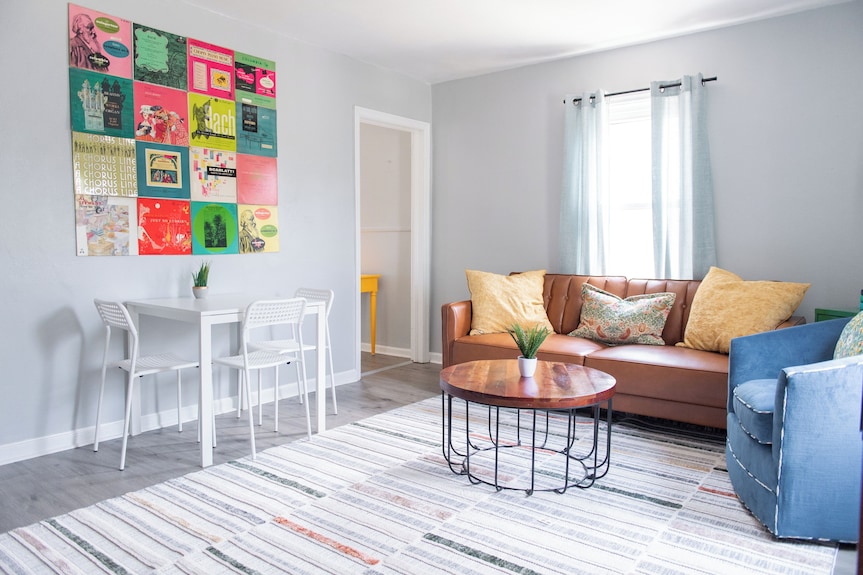 Colorfully Fun, Pet-friendly Home In Lynchburg , Virginia With Fire Pit - Lynchburg, VA